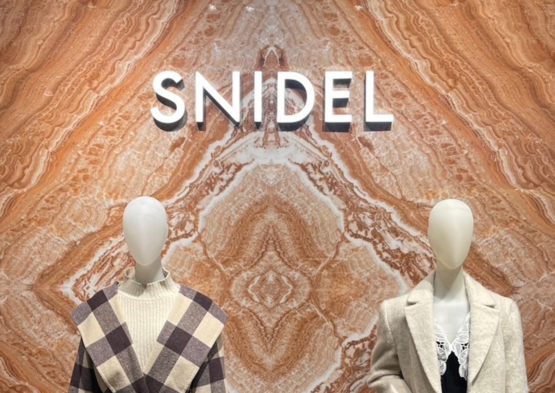 SNIDEL & SNIDEL HOME 御殿場プレミアムアウトレット店 | WORKS | 株式会社スマイルデザイン